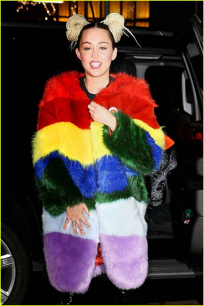 Did Miley Cyrus Just Walk Her Last Red Carpet? | Photo 901777 - Photo ...