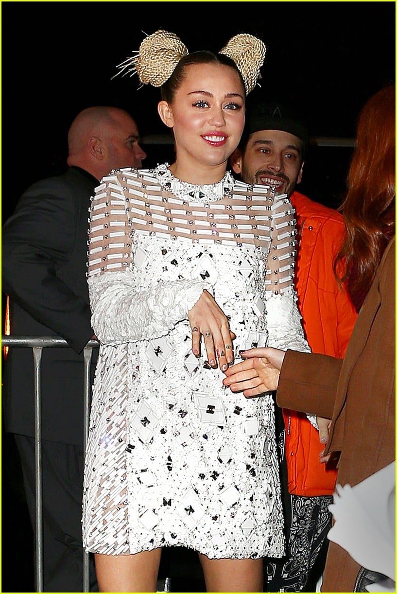 Did Miley Cyrus Just Walk Her Last Red Carpet? | Photo 901788 - Photo ...
