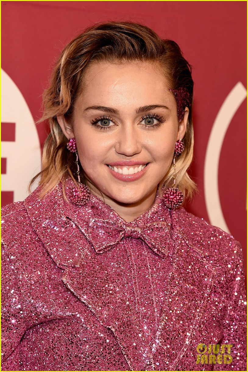 Miley Cyrus Sings 'One' with U2 After Her Rainbow Outing! | Photo ...