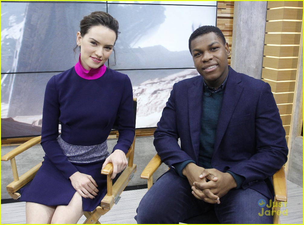 How Did Daisy Ridley & John Boyega React To Seeing 'Star Wars The Force ...