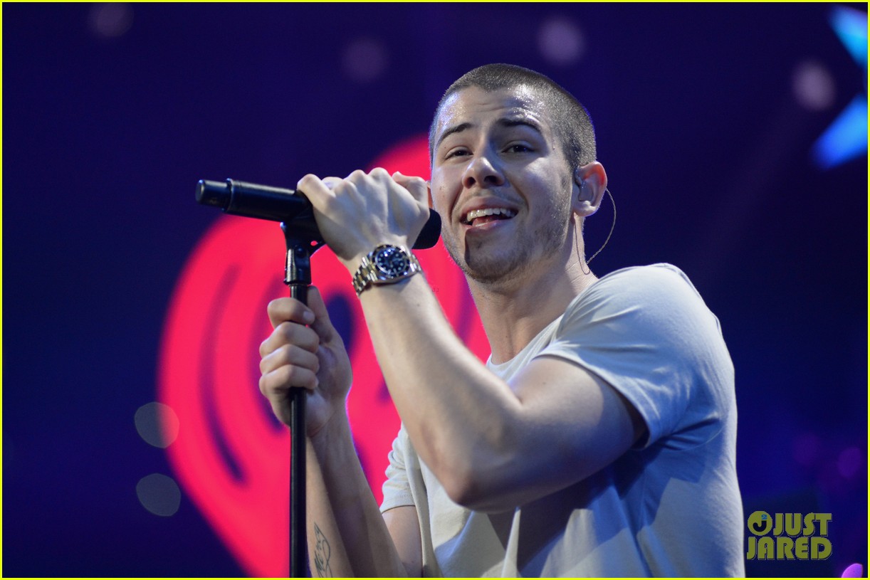 Nick Jonas & Joe Jonas Perform Together At Tampa's Jingle Ball 2015 ...