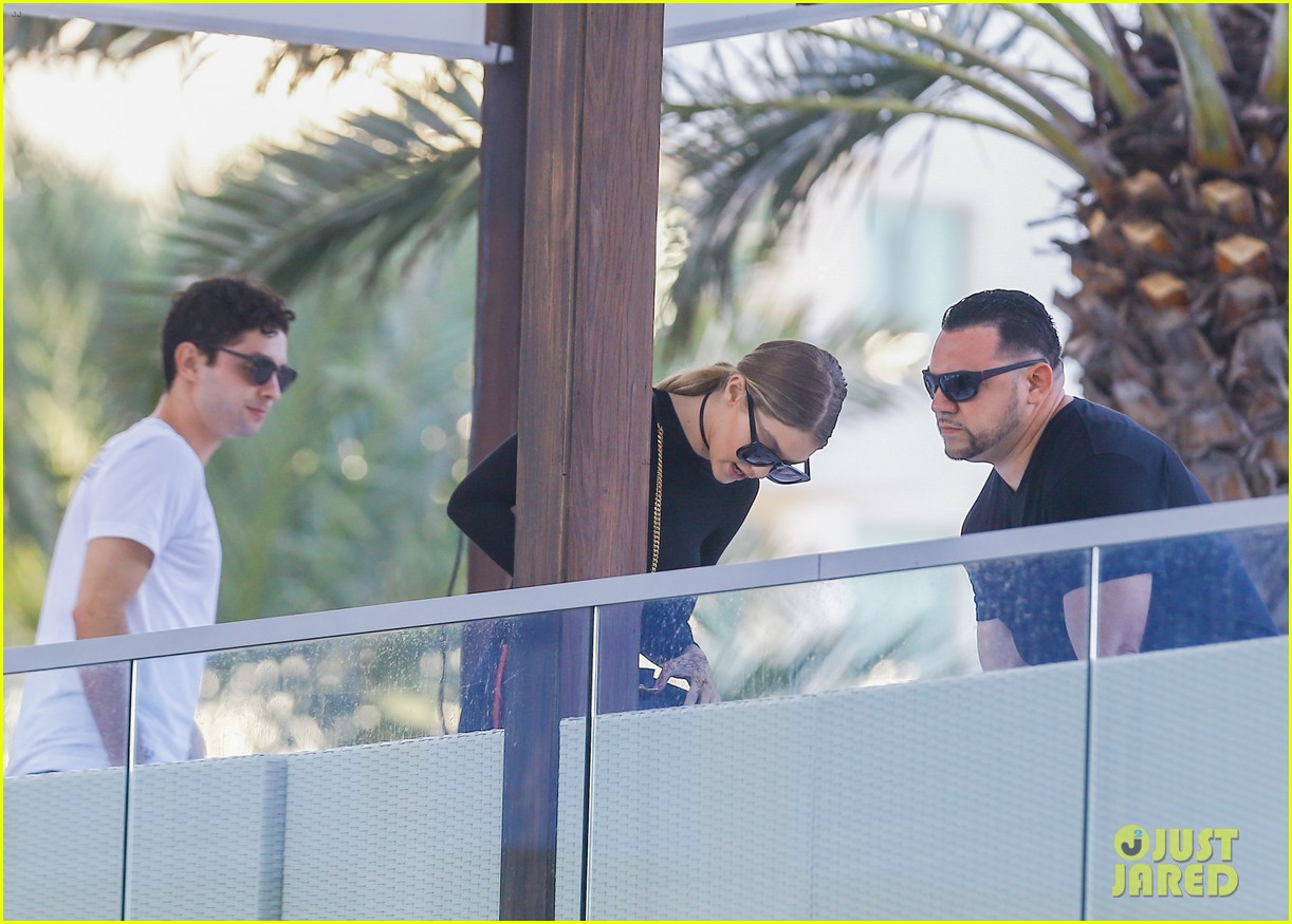 Gigi Hadid Thanks Her Fans for 2015: 'I Am Forever Grateful' | Photo ...