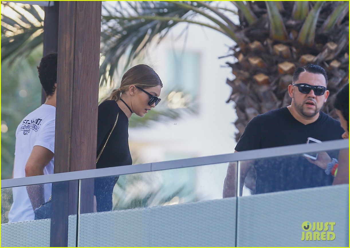 Gigi Hadid Thanks Her Fans for 2015: 'I Am Forever Grateful' | Photo ...