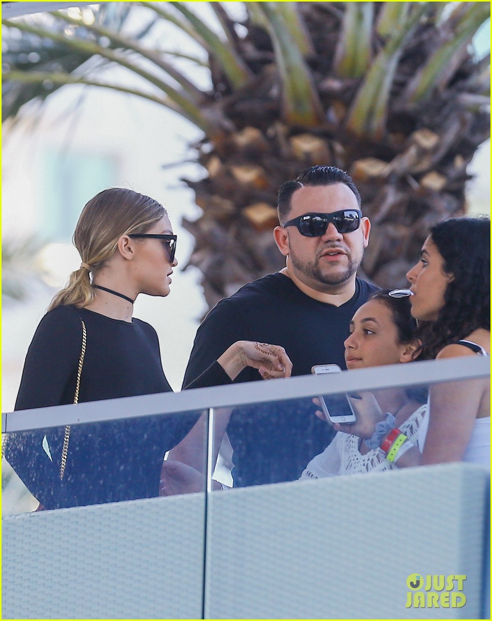 Gigi Hadid Thanks Her Fans for 2015: 'I Am Forever Grateful' | Photo ...