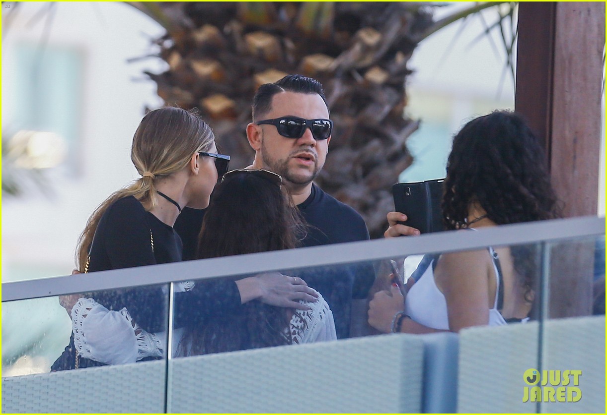 Full Sized Photo of gigi hadid new years miami fans 06 | Gigi Hadid ...