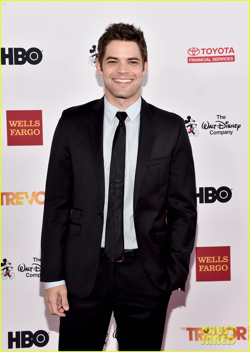 Jeremy Jordan Sings Chill-Inducing Medley of Your Favorite Disney Songs ...
