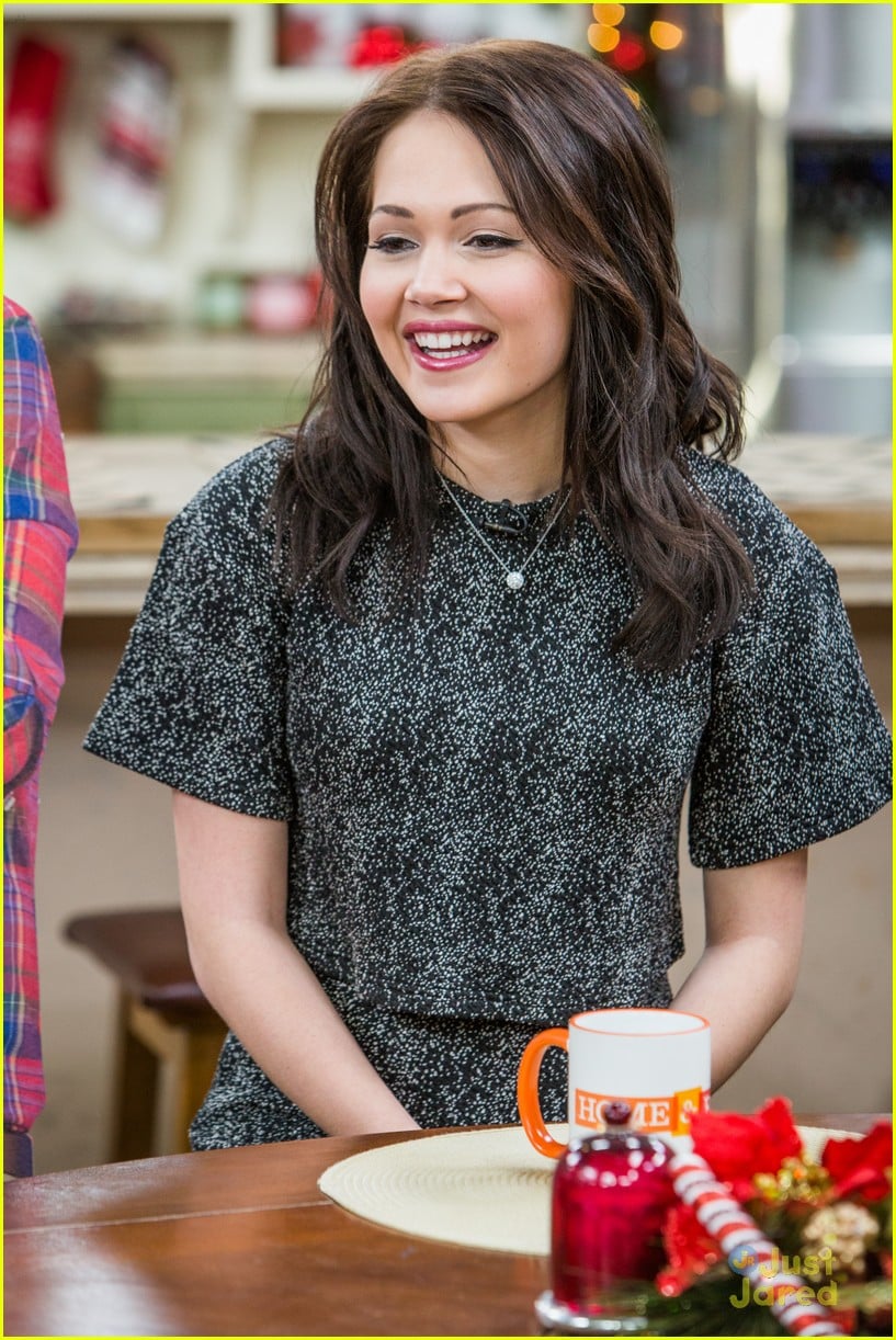 Kelli Berglund Could Wear Her Fashion Line 'Muse' On 'Lab Rats: Elite ...