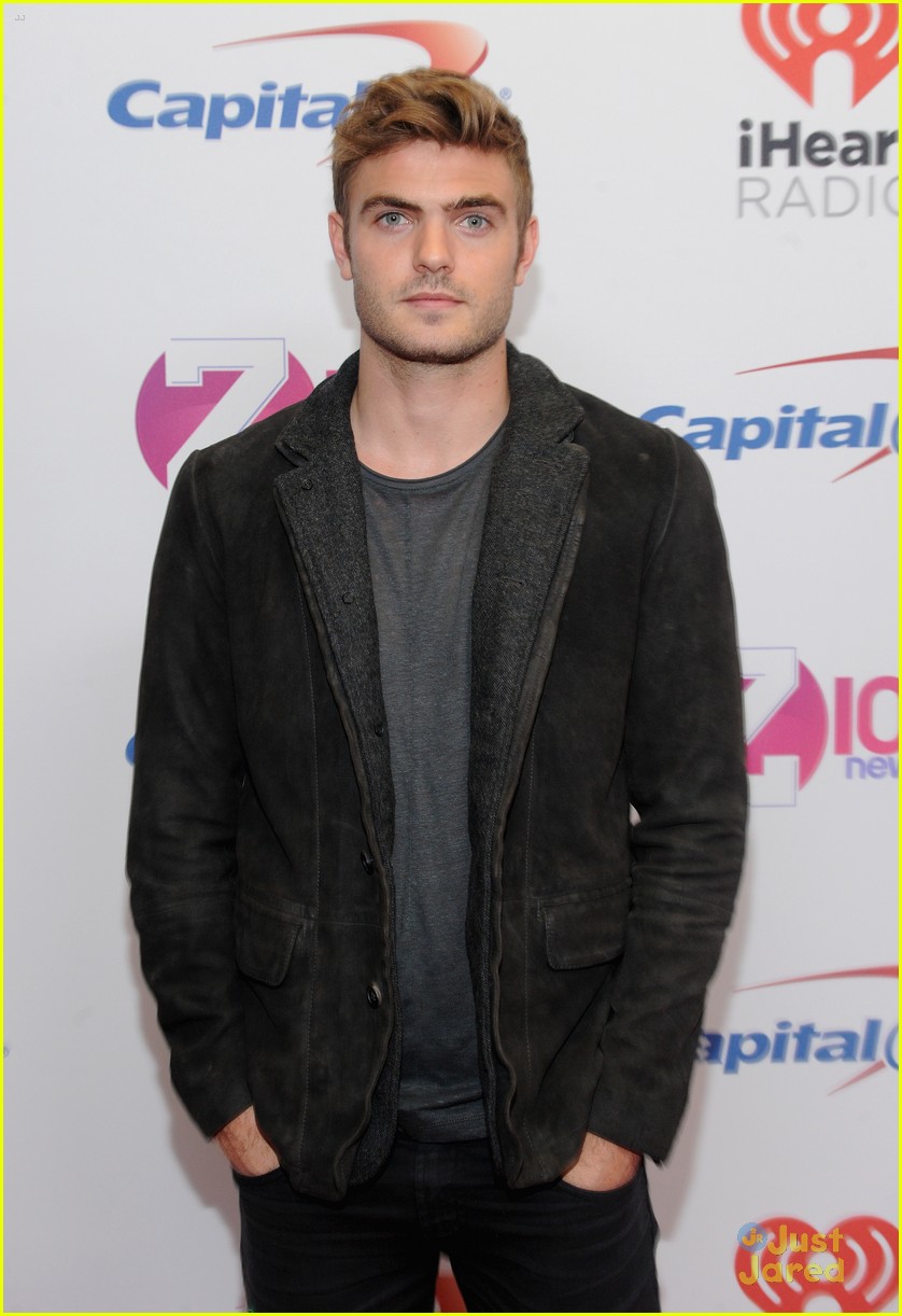 Laura Marano Joins Chloe Moretz At Z100's Jingle Ball in NYC | Photo ...