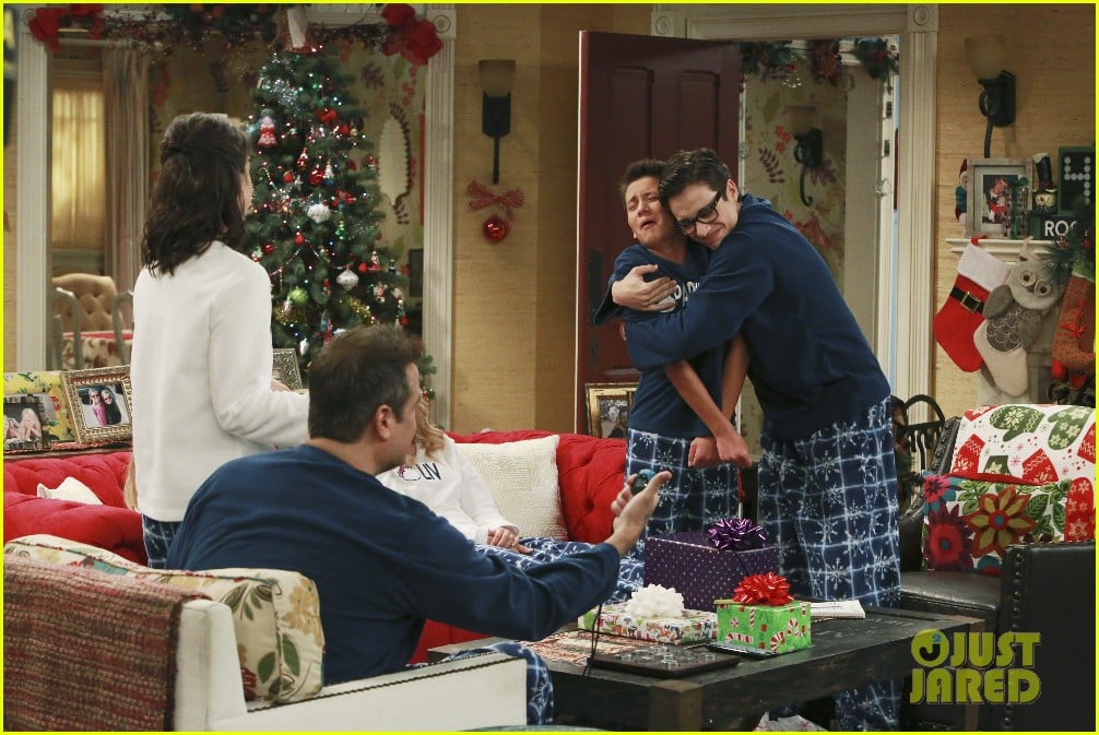 Joey Sort Of Ts Willow With A Lifetime Of Hugs For Christmas On Liv And Maddie Photo 902105