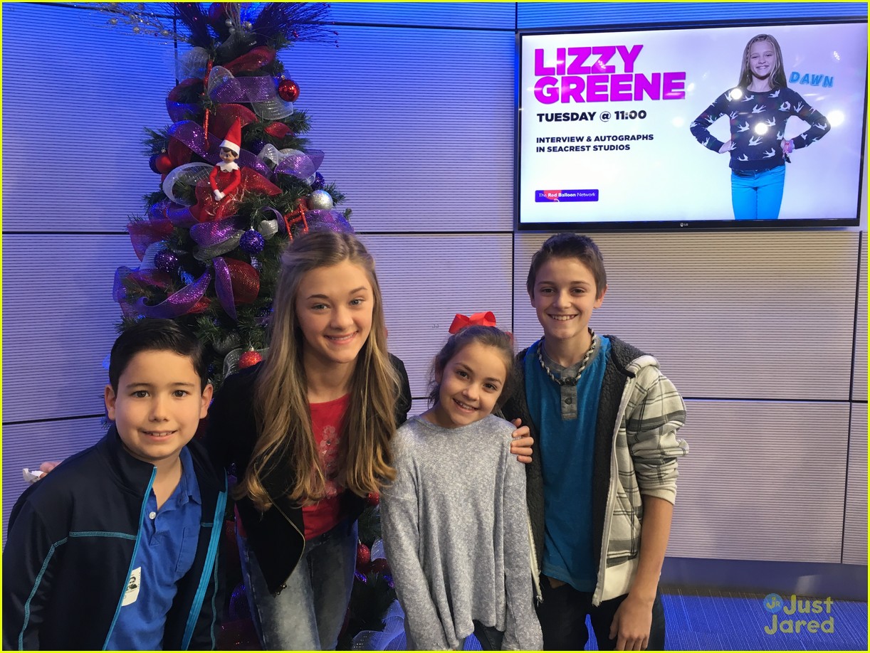 Nicky, Ricky, Dicky & Dawn's Lizzy Greene Visits Children's Hospital in ...