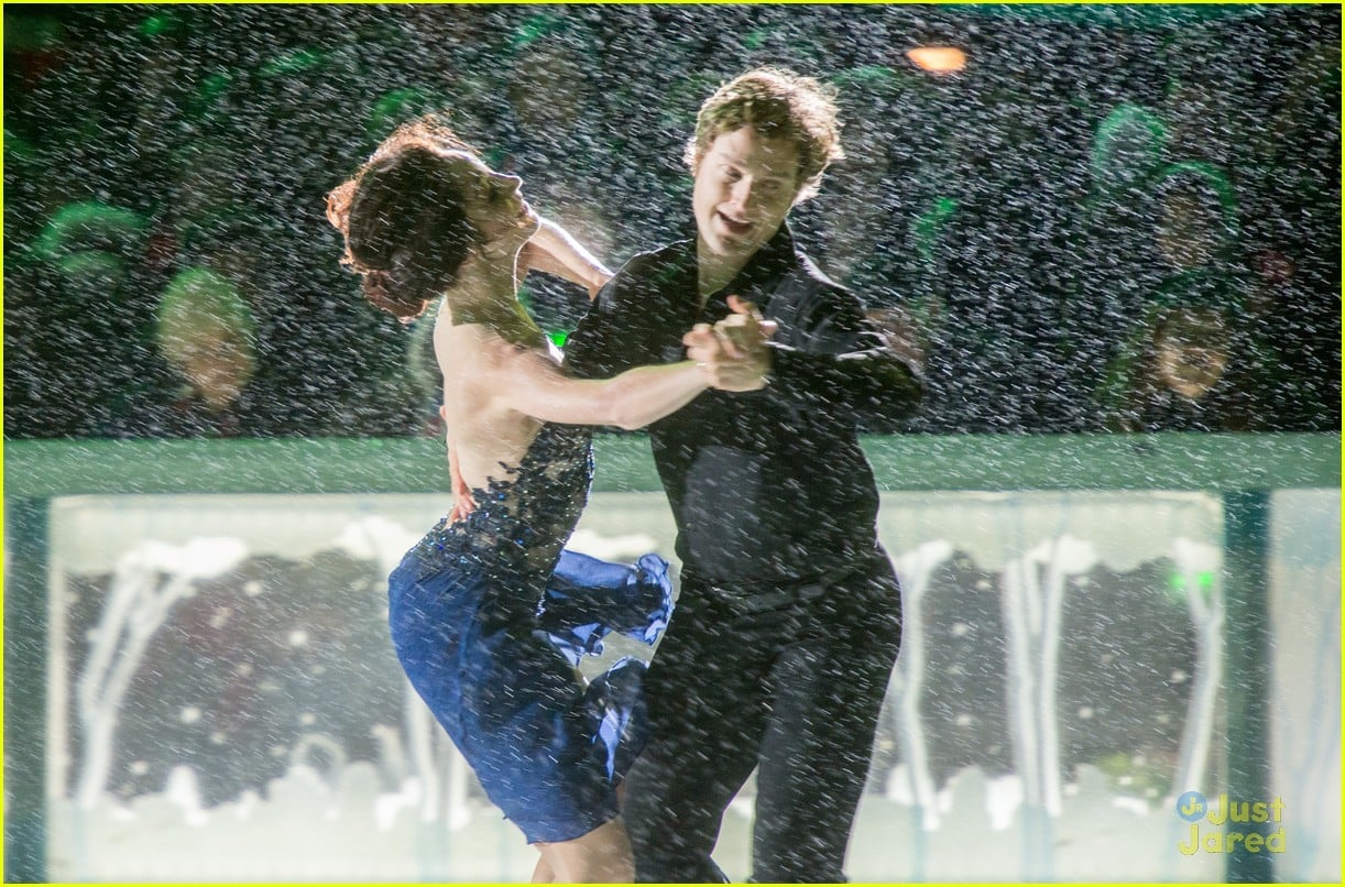 Meryl Davis & Charlie White Ice Dance In The Rain For Bryant Park's ...