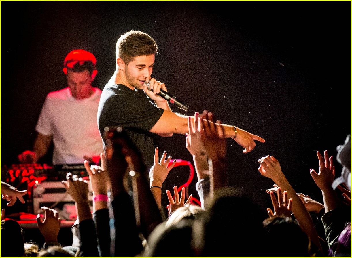 Jake Miller Performs in Vegas & Jets to NYC With Pal Charlie Puth ...