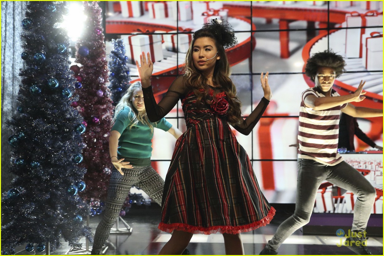 The 'Make It Pop' Holiday Special Premieres Tonight! | Photo 901609 ...