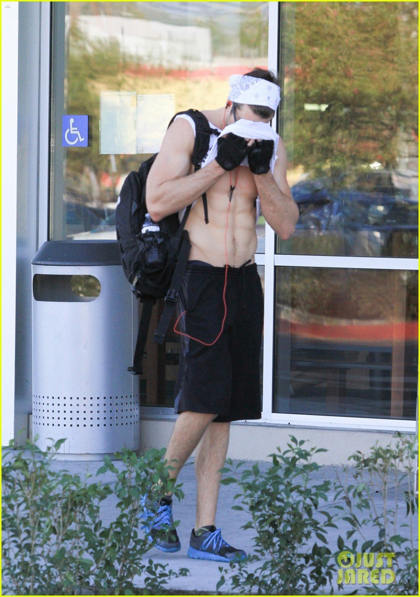 Pierson Fode Puts His Ripped Abs on Display at the Gym! | Photo 903190 ...