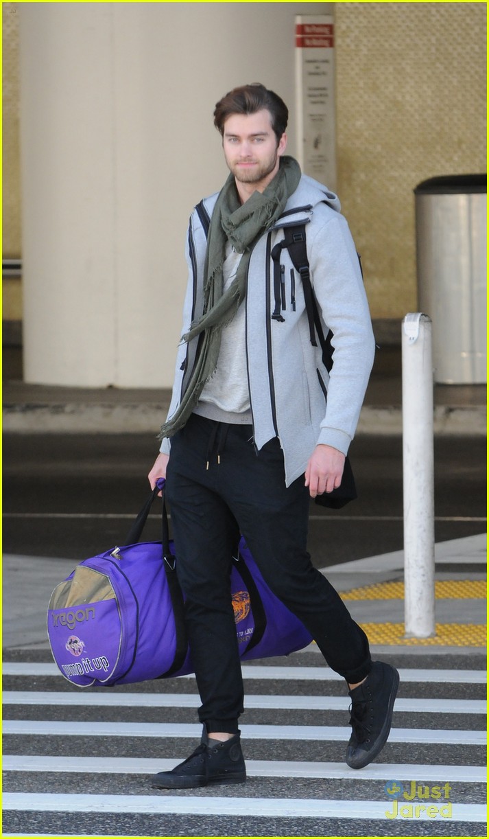 Pierson Fode Surprises Family By Flying Home For Thanksgiving | Photo ...