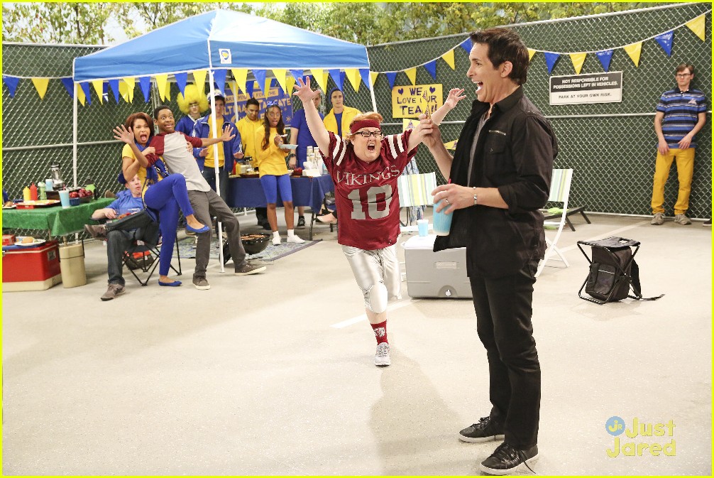 Billy Unger Shows Off Team Spirit On Tonight's 'Lab Rats: Bionic Island ...