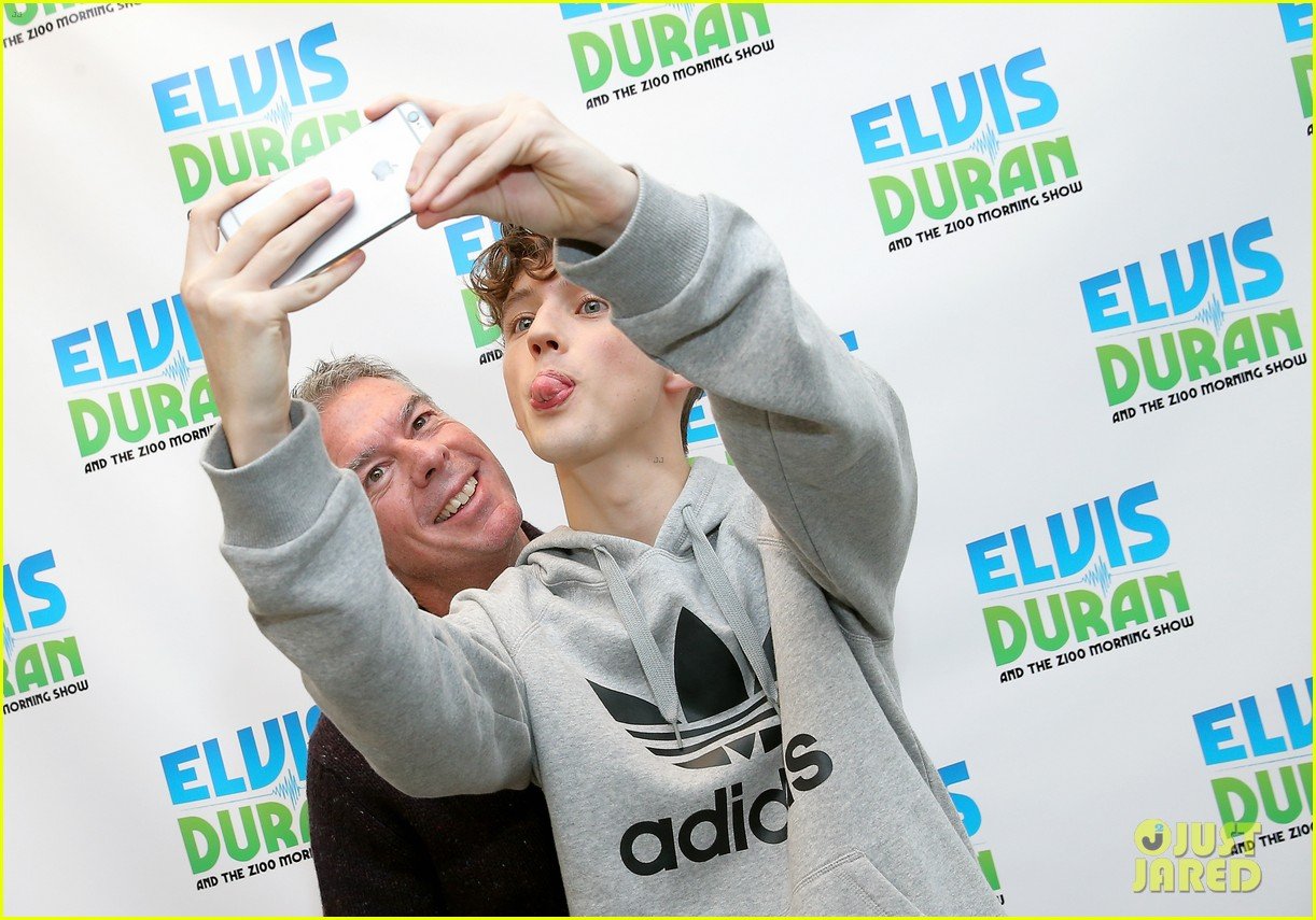 Stream Troye Sivan's New Album 'Blue Neighborhood' Right Now! | Photo ...