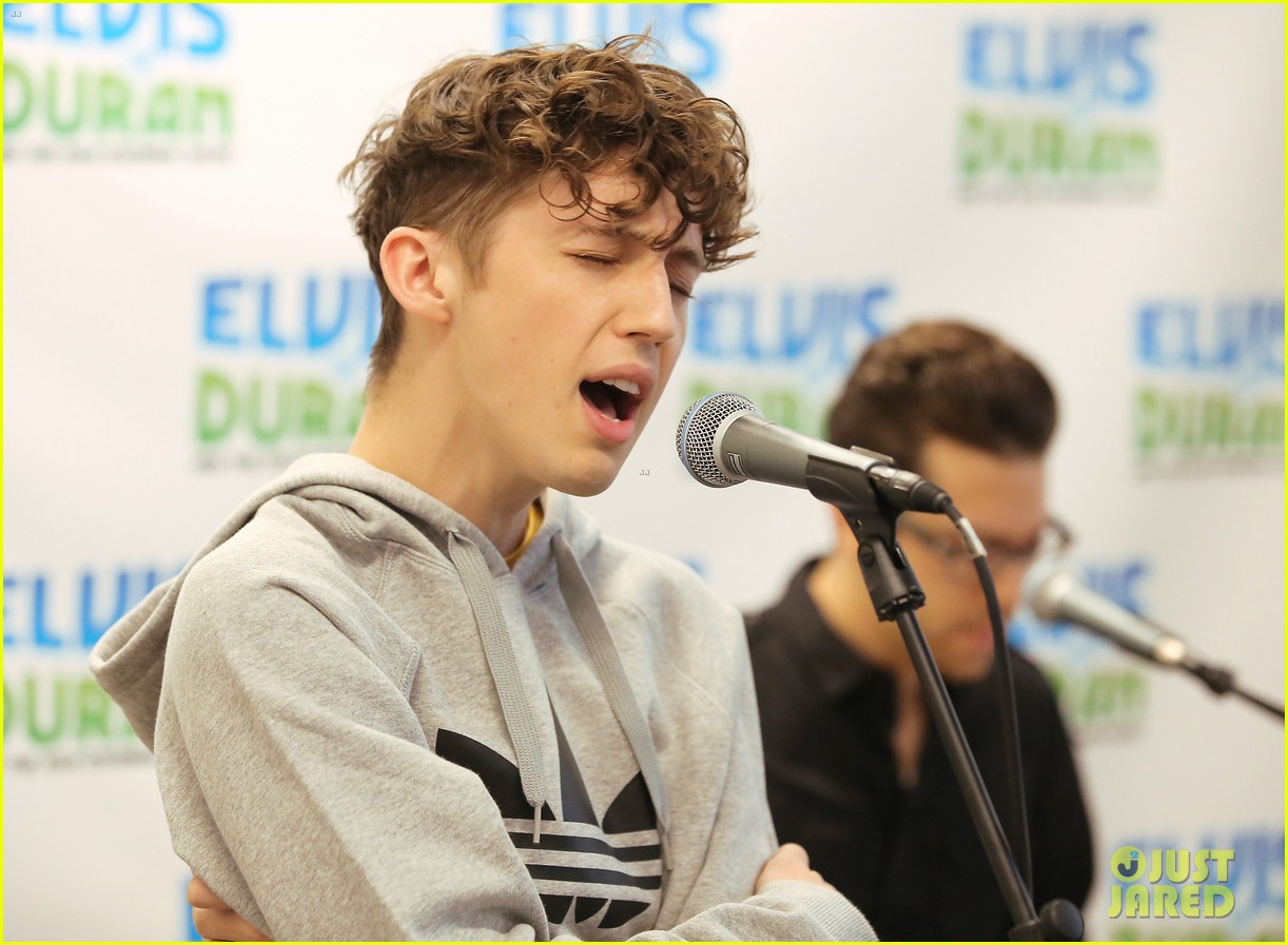 Stream Troye Sivan's New Album 'Blue Neighborhood' Right Now! | Photo ...