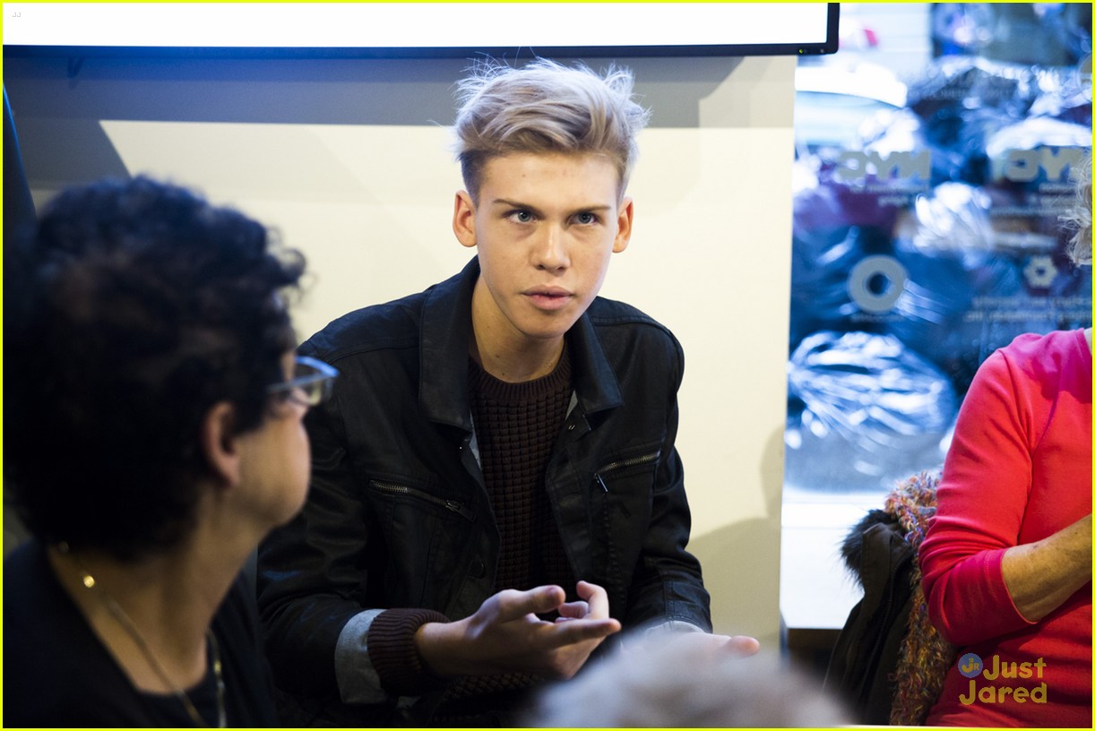 Aidan Alexander & Lauren Girlado Teach Grandparents To Use Modern Tech ...