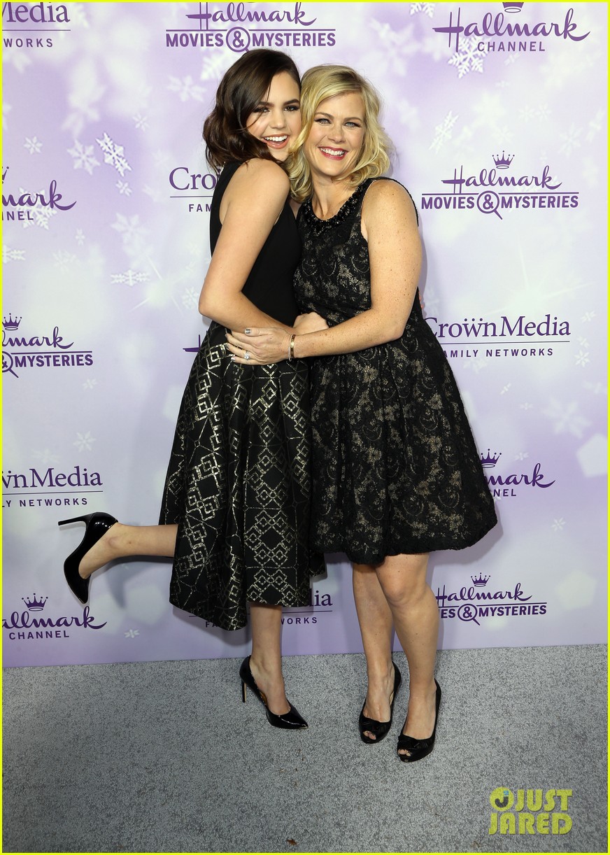 Bailee Madison Shows Off New Short Hair for Hallmark's TCA Party ...