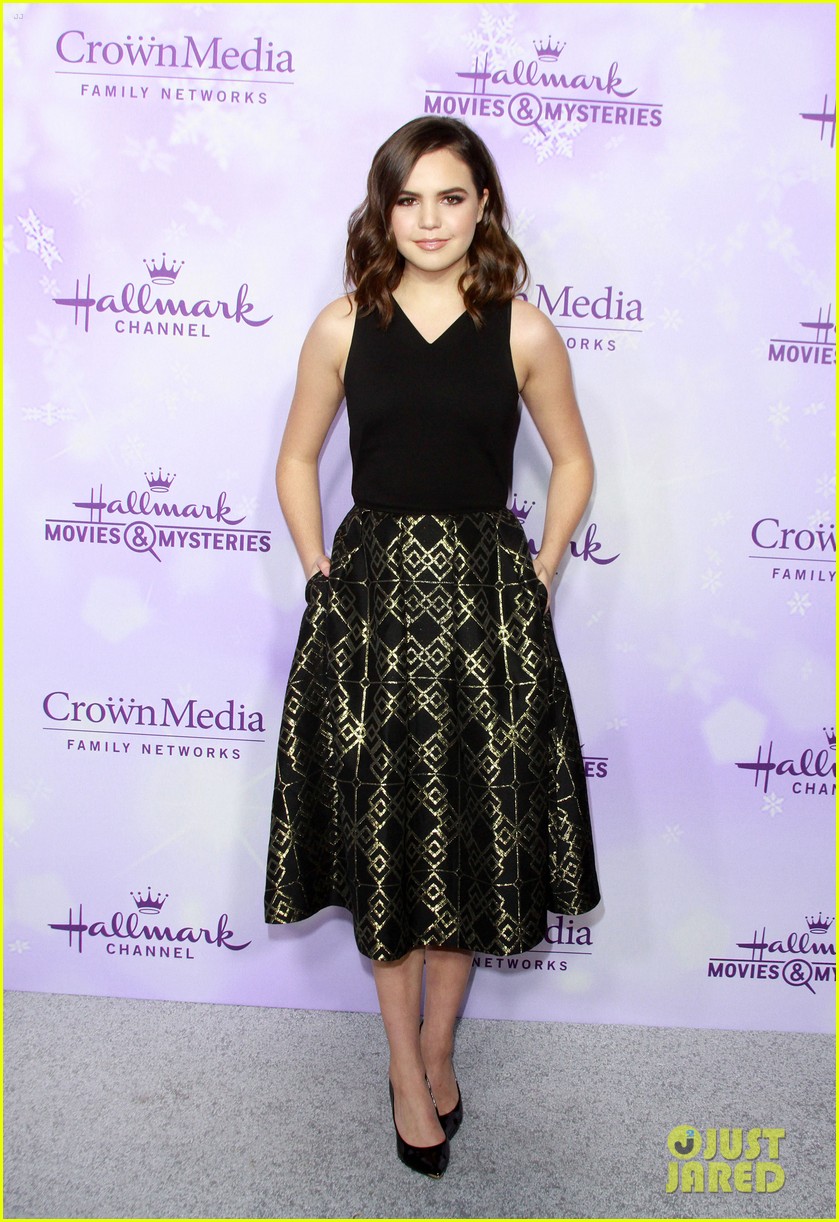 Bailee Madison Shows Off New Short Hair for Hallmark's TCA Party ...