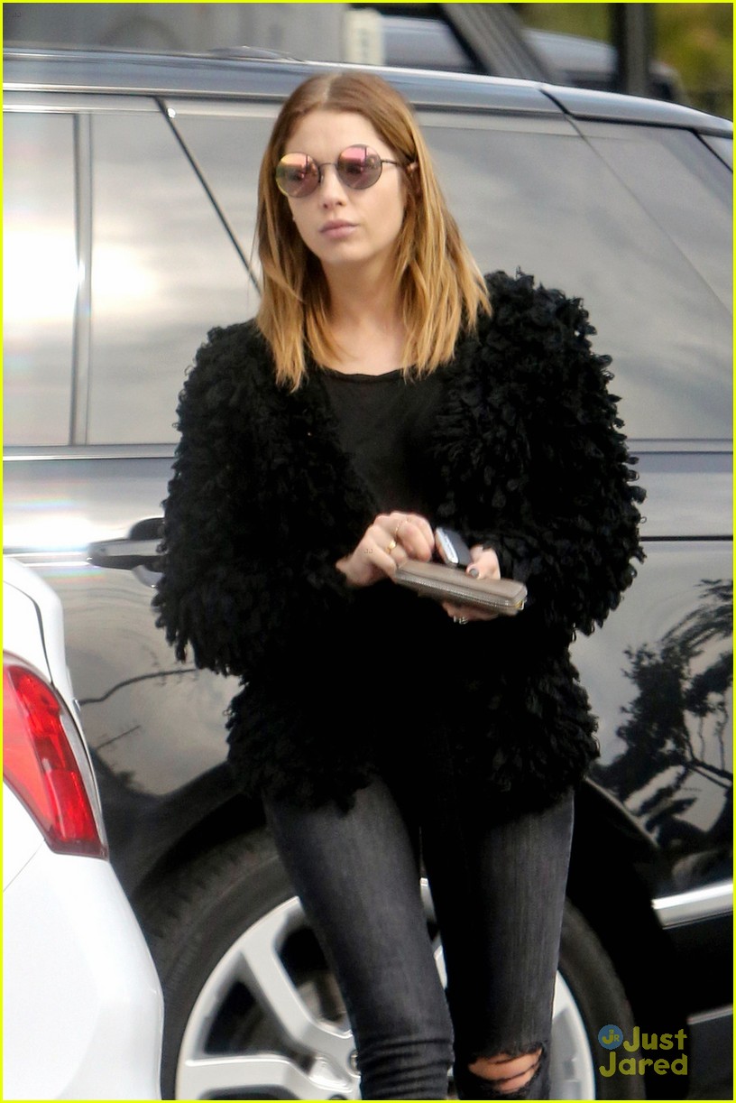 Ashley Benson Was Really Scared When Ian Harding Yelled At Her In The ...