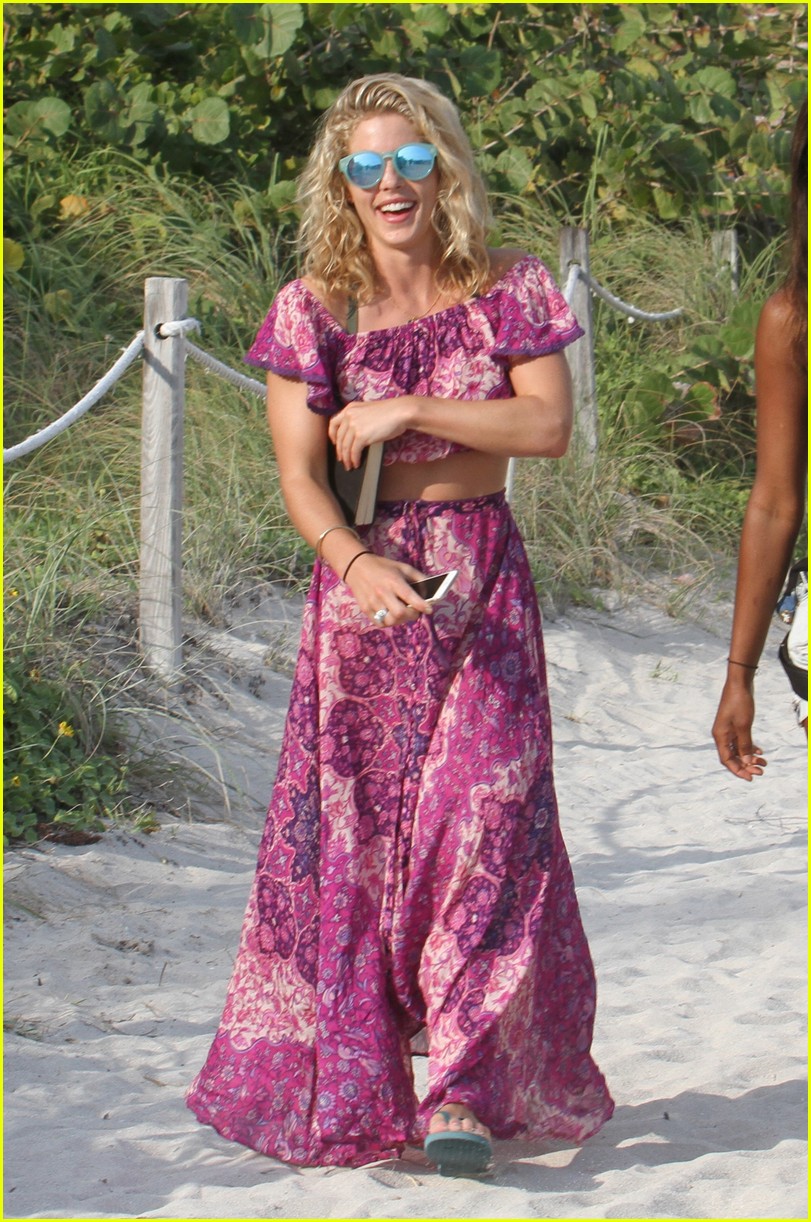 Katie Cassidy & Emily Bett Rickards Snap Pics of Paparazzi | Photo ...