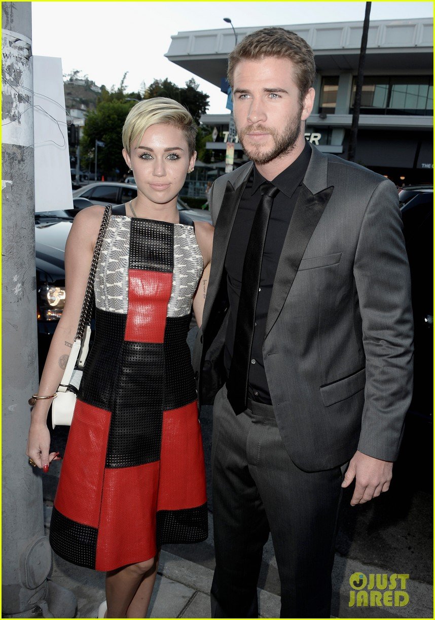 Liam Hemsworth And Miley Cyrus Engagement Is Back On Photo 918161