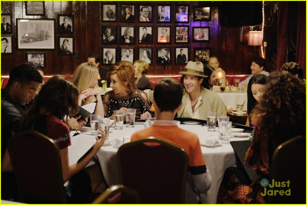 The Fosters Family Gathers For Giant Family Dinner on Tonight's Mid ...