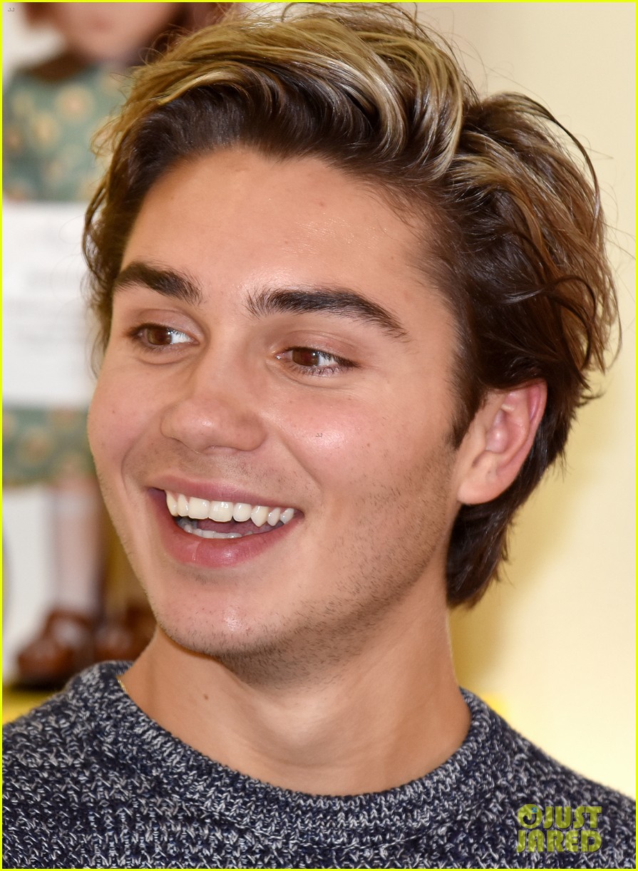 George Shelley Hits Up London's Toy Fair! | Photo 919881 - Photo ...