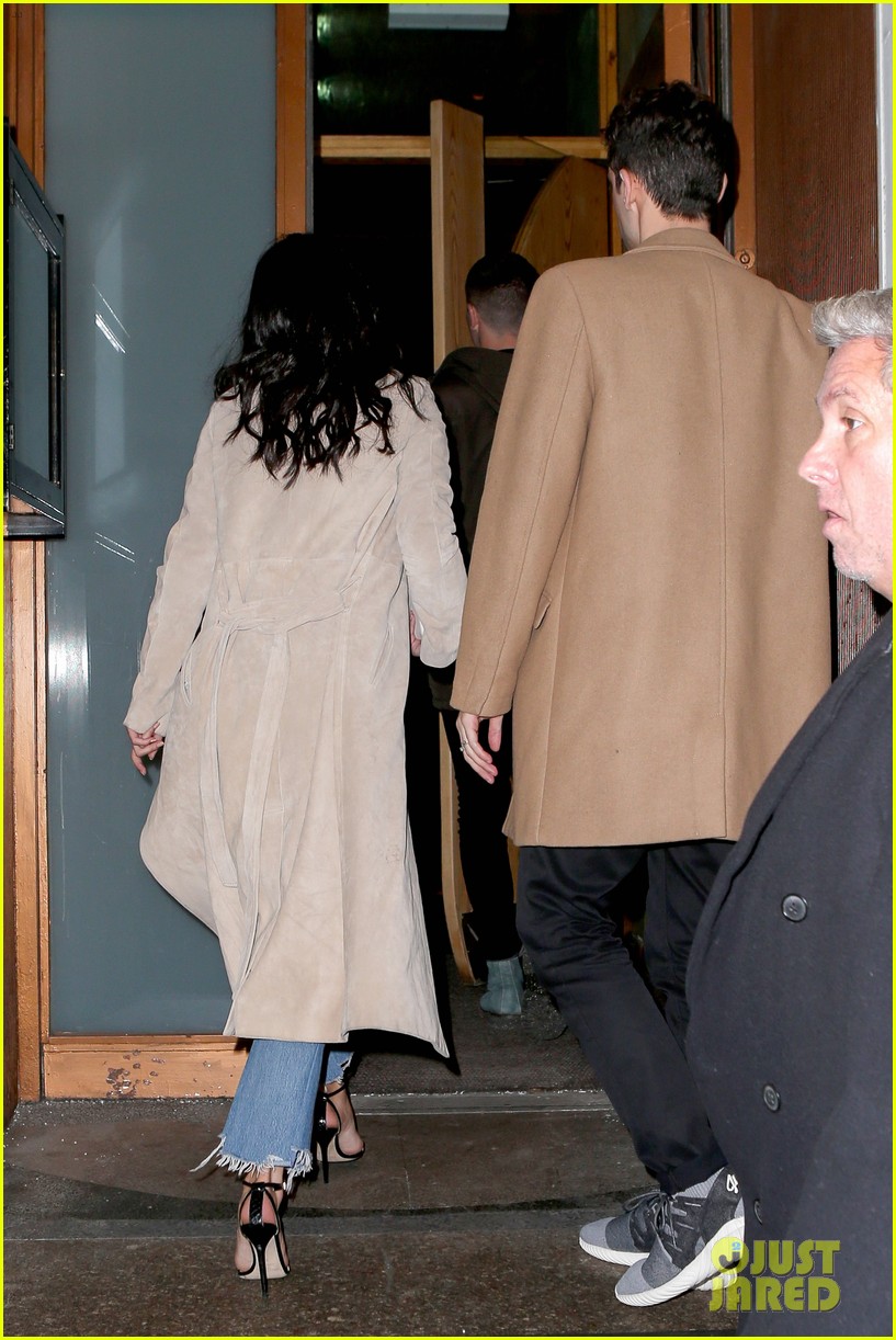 Selena Gomez And Samuel Krost Grab Dinner In Nyc Together Photo 918226
