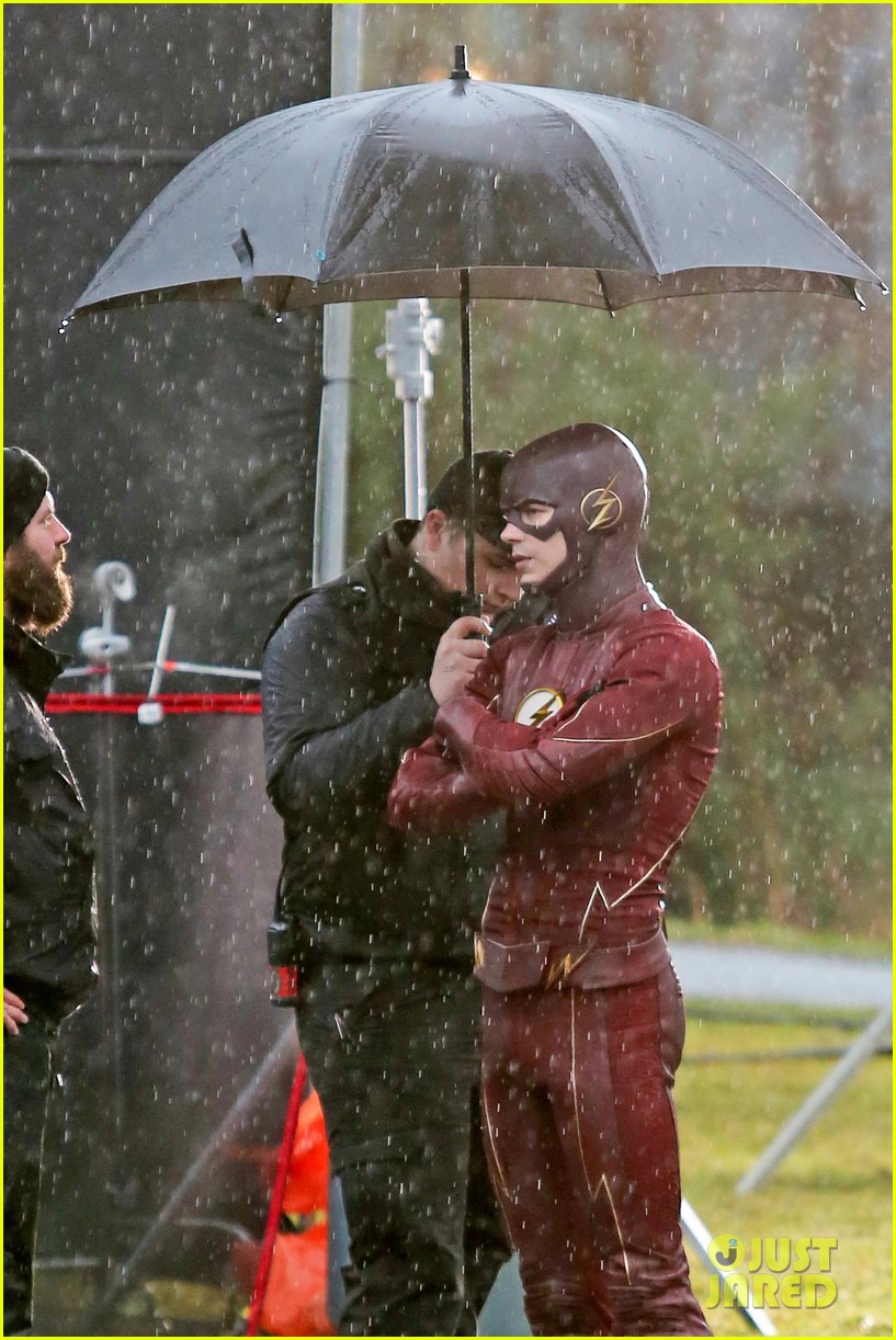 Grant Gustin Films 'The Flash' In The Rain After Golden Globes Weekend ...