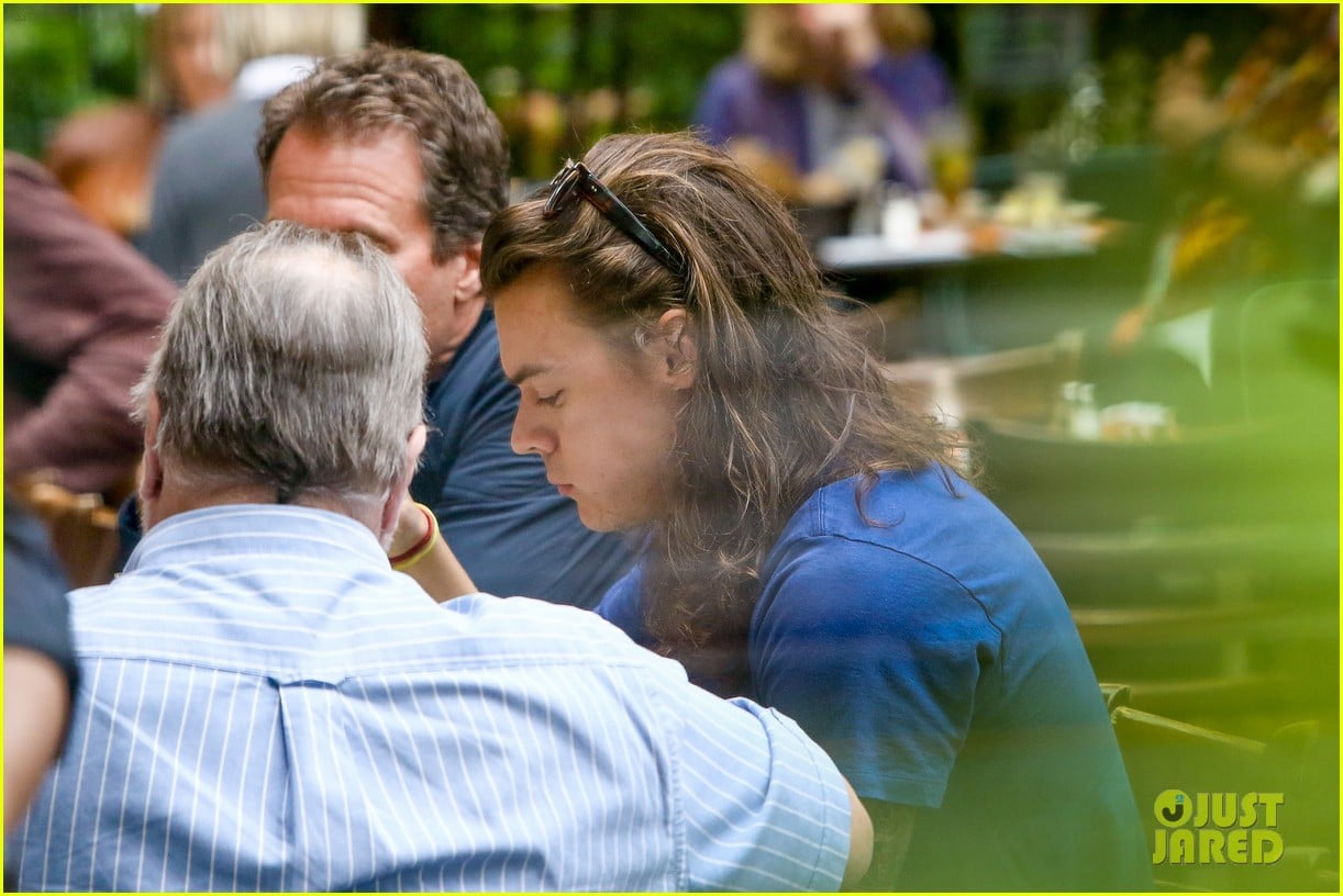 Harry Styles Lunches In Malibu After Birth of Louis Tomlinson's New ...