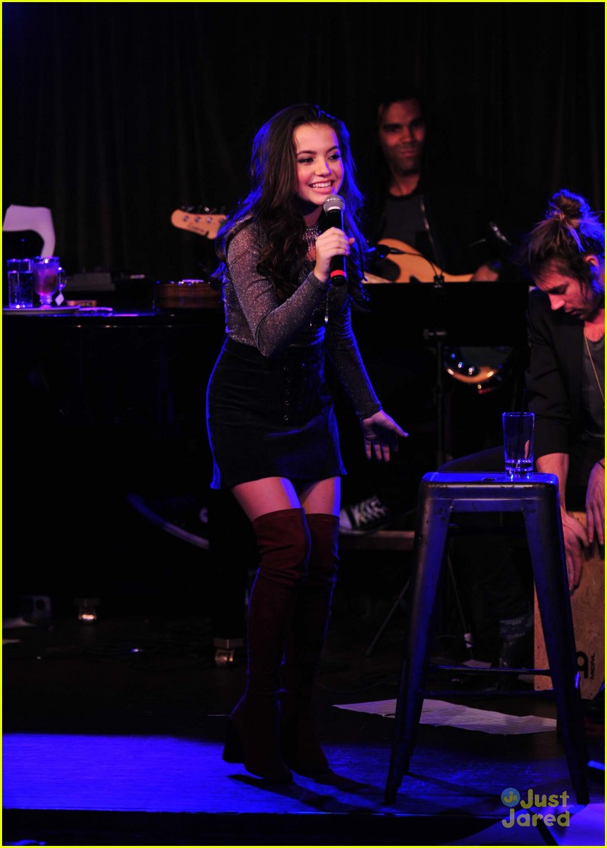 Isabela Moner Gets Support From Nickelodeon Fam at Rockwell Concert ...