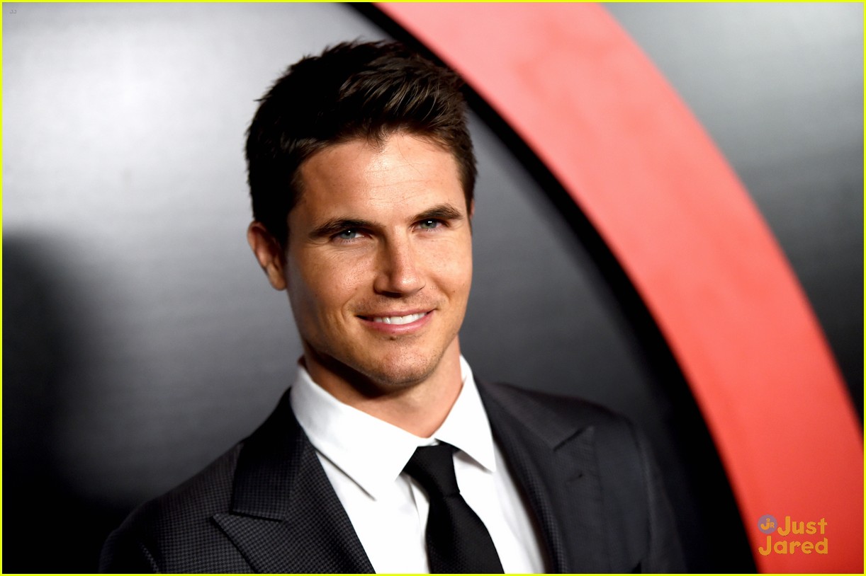 Italia Ricci Supports Fiance Robbie Amell At 'The X-Files' Premiere ...