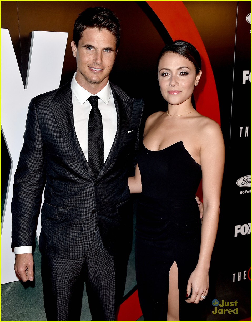 Full Sized Photo of italia ricci robbie amell xfiles premiere carpet 15 ...