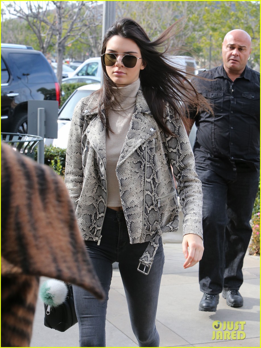 Kendall Jenner Remembers Her First Day of High School | Photo 915294 ...