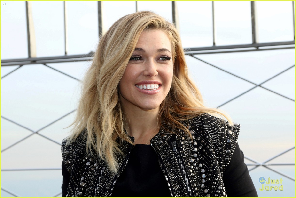 Rachel Platten Sets 'Wildfire' To NYC; Performs 'Speechless' On Today ...
