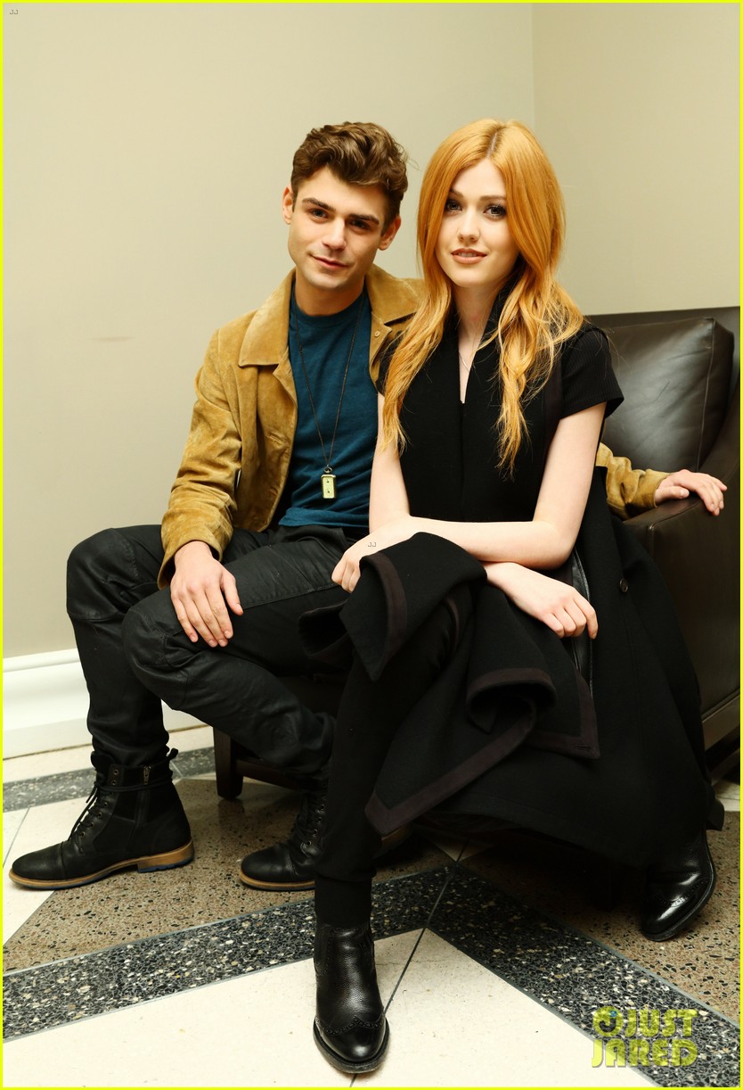Alex Roe & Nick Robinson Buddy Up 'The 5th Wave' Just Jared Screening ...