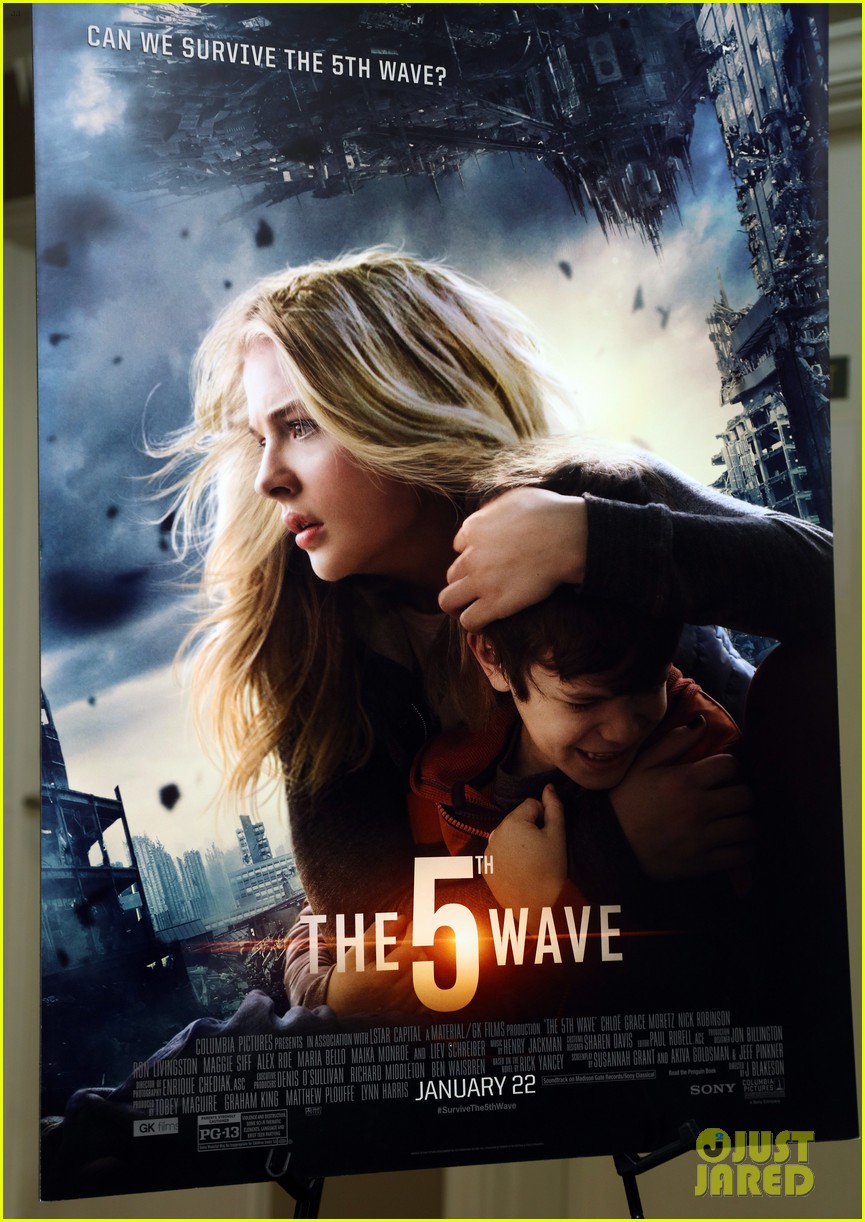 Alex Roe & Nick Robinson Buddy Up 'The 5th Wave' Just Jared Screening ...