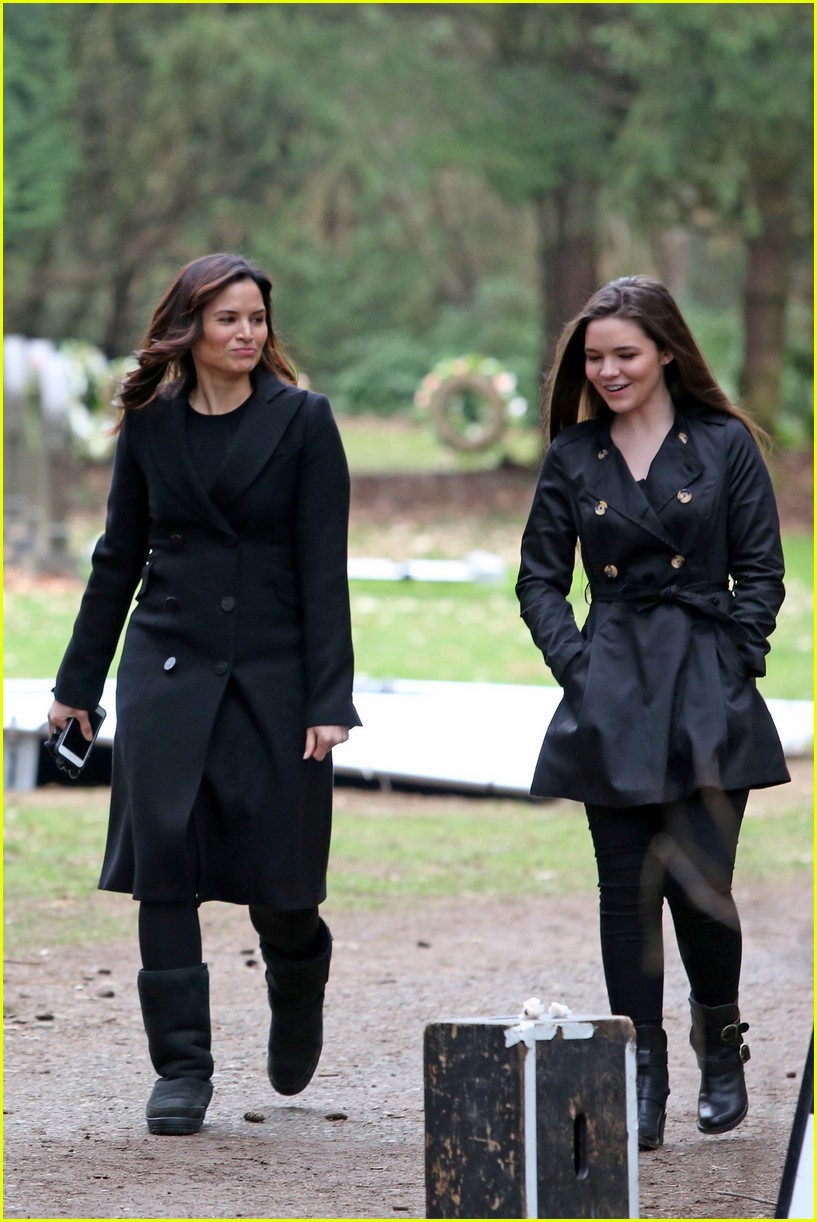 Full Sized Photo of arrow cast film cemetery scene 03 | Katie Cassidy ...