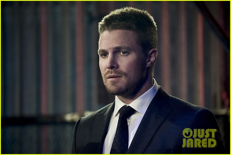 HIVE is on the Hunt on Tonight's 'Arrow' | Photo 930167 - Photo Gallery ...