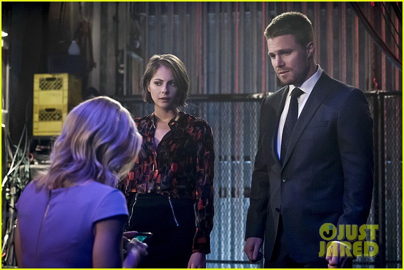 HIVE Is On The Hunt On Tonight s Arrow Photo 930176 Photo Gallery hive-is-on-the-hunt-on-tonight-s-arrow-photo-930176-photo-gallery