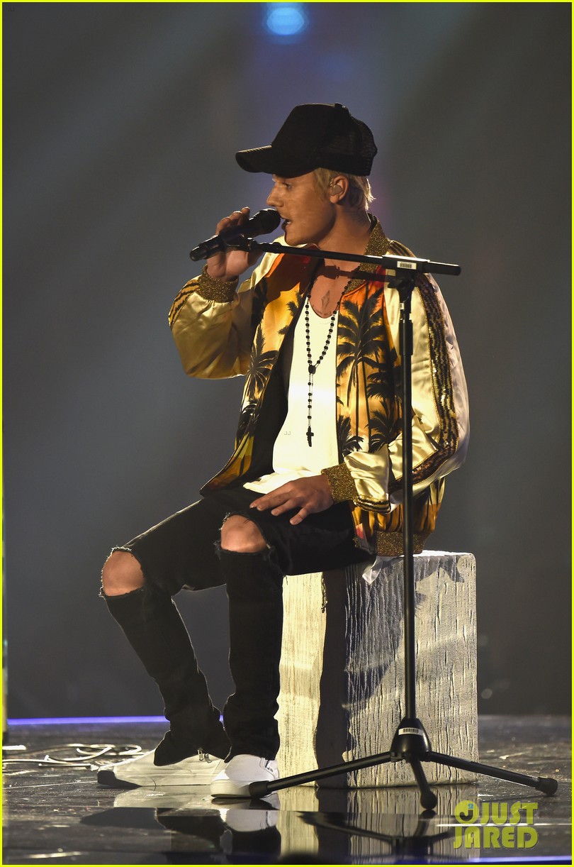 Justin Bieber Performs at BRIT Awards 2016 - Watch Now! | Photo 933682 ...