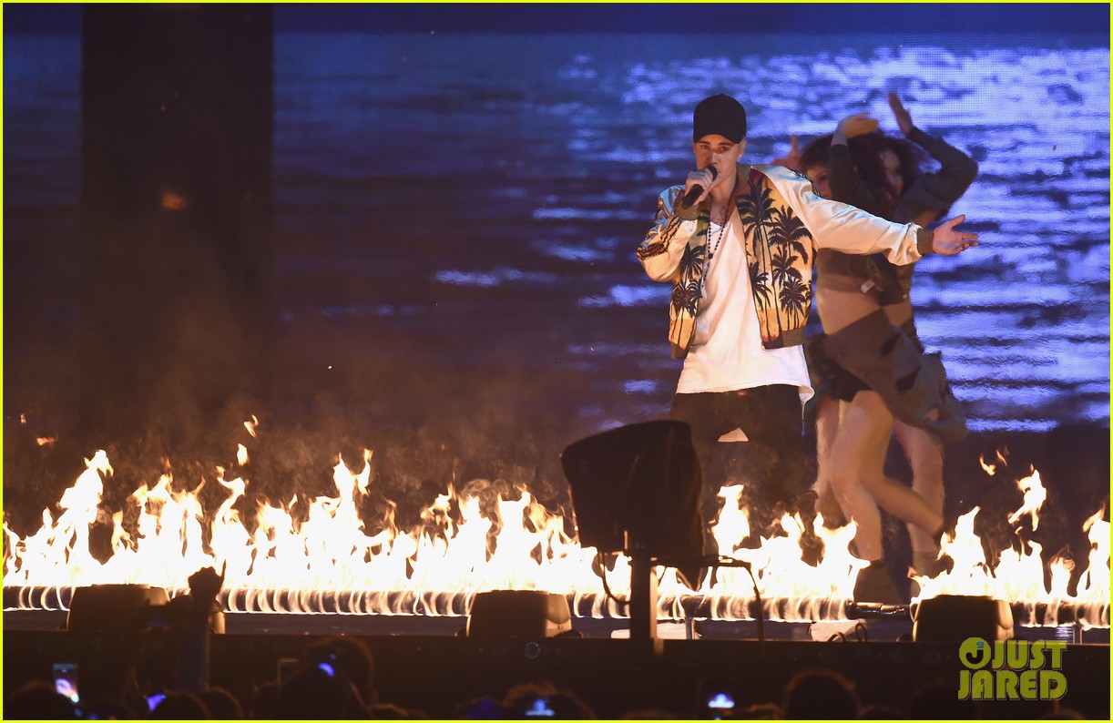 Justin Bieber Performs at BRIT Awards 2016 - Watch Now! | Photo 933685 ...