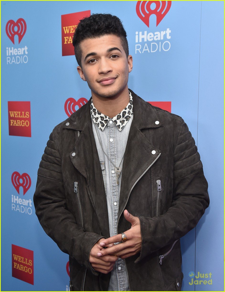 Cody Simpson Plays 'Jessie's Girl' With Rick Springfield at iHeart 80s ...