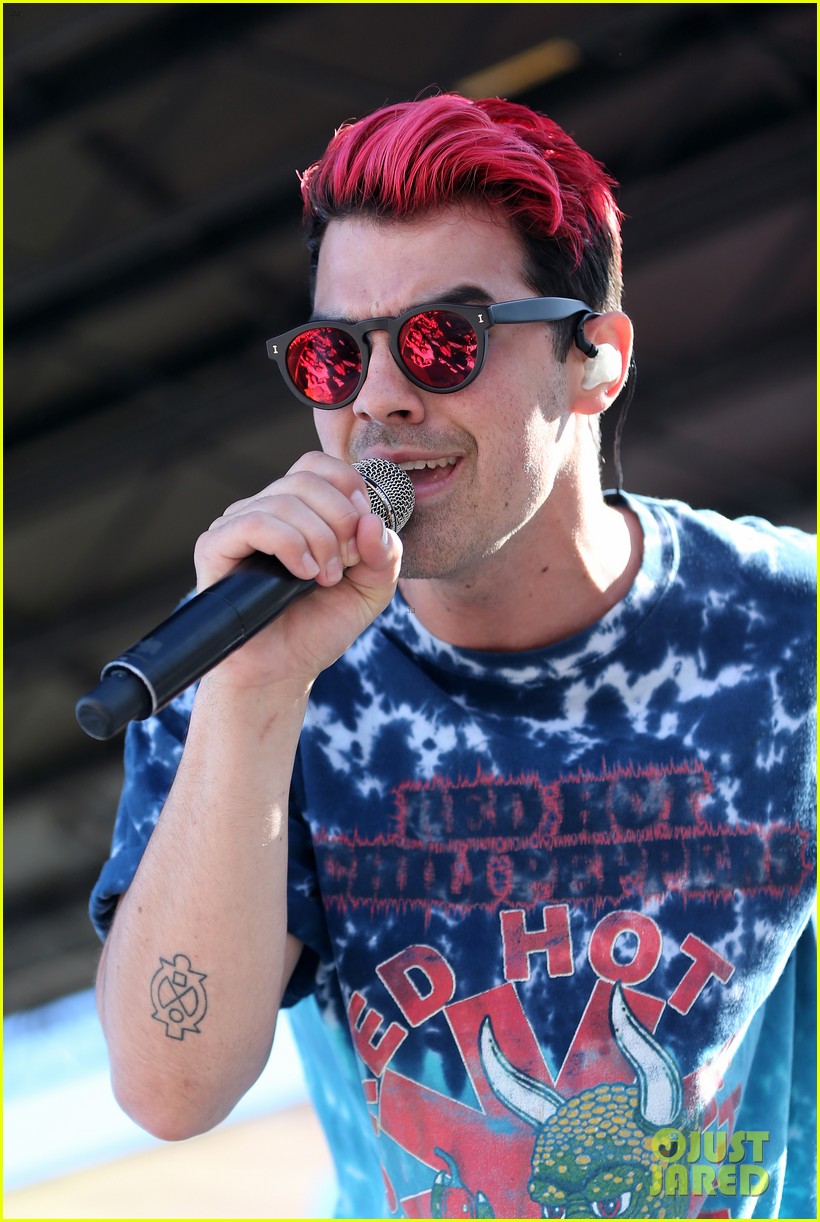 Full Sized Photo of joe jonas and his dnce band party in mia 19 | Joe ...