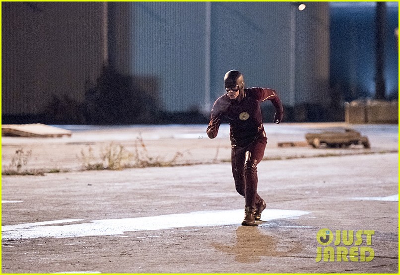 'The Flash' Goes Up Against Tar Pit Tonight! | Photo 923185 - Photo ...