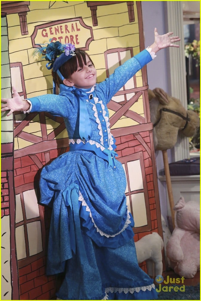 Full Sized Photo of girl meets world bay window stills 06 | Lucas Plays ...