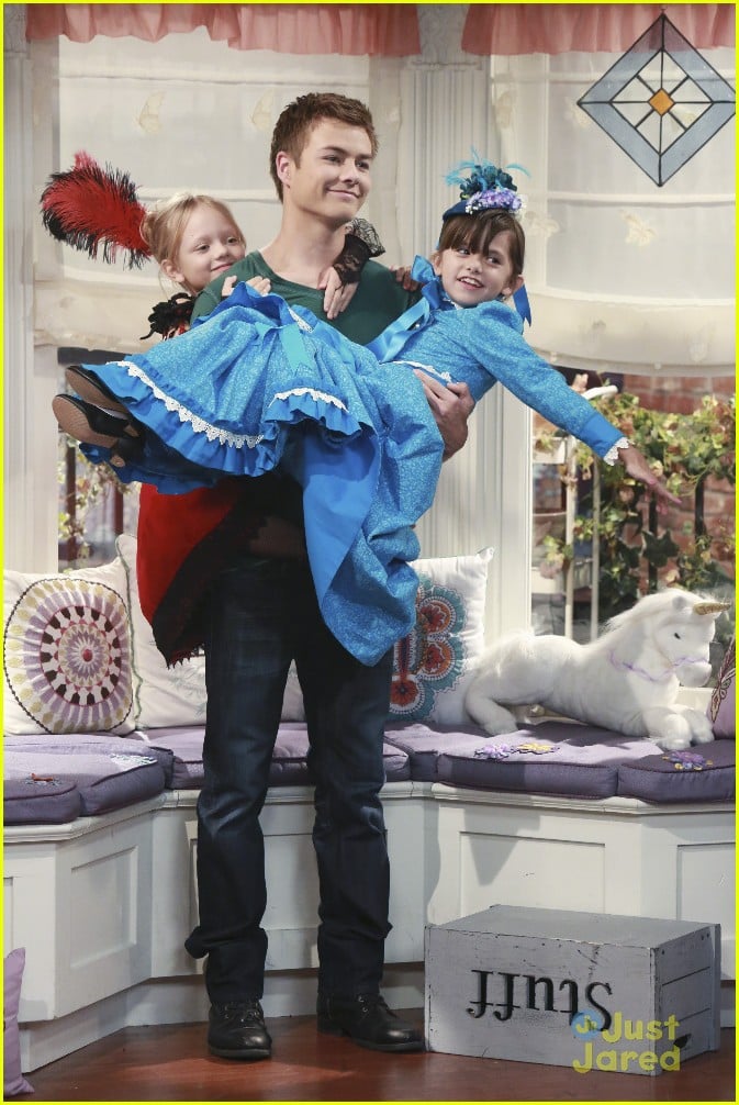 Full Sized Photo of girl meets world bay window stills 08 | Lucas Plays ...